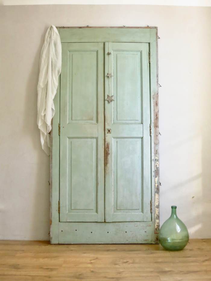 Porte ancienne à double battant - C'est Vintage - Commodes, tables et ...