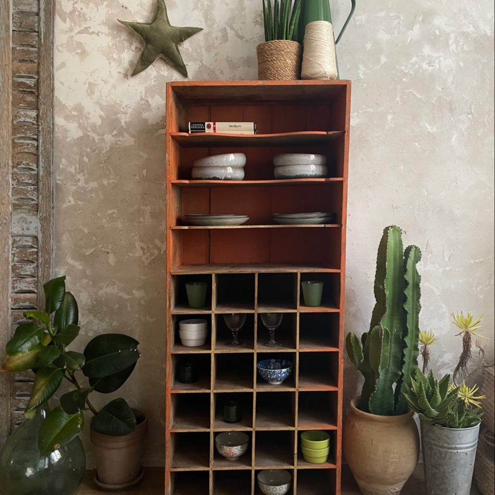 Mobilier vintage, commodes, armoires, tables, buffets - C'est Vintage